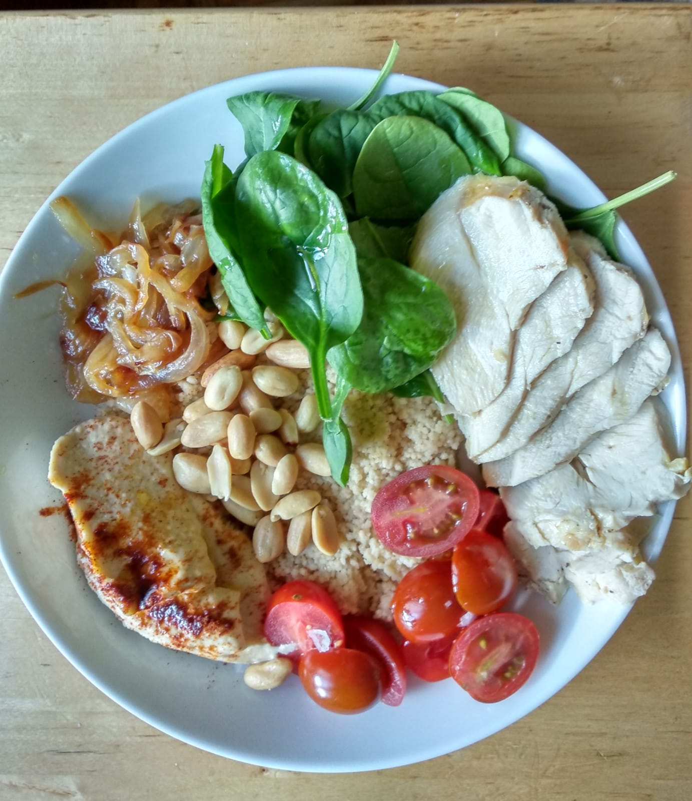 ensalada de humus, espinacas baby, cebolla confitada – mami recetas